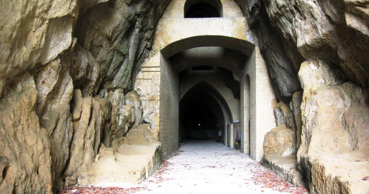 Crypta Neapolitana and the legend of Virgil’s Tomb - Through Eternity Tours